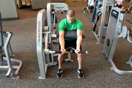 Machine Preacher Curls • Bodybuilding Wizard