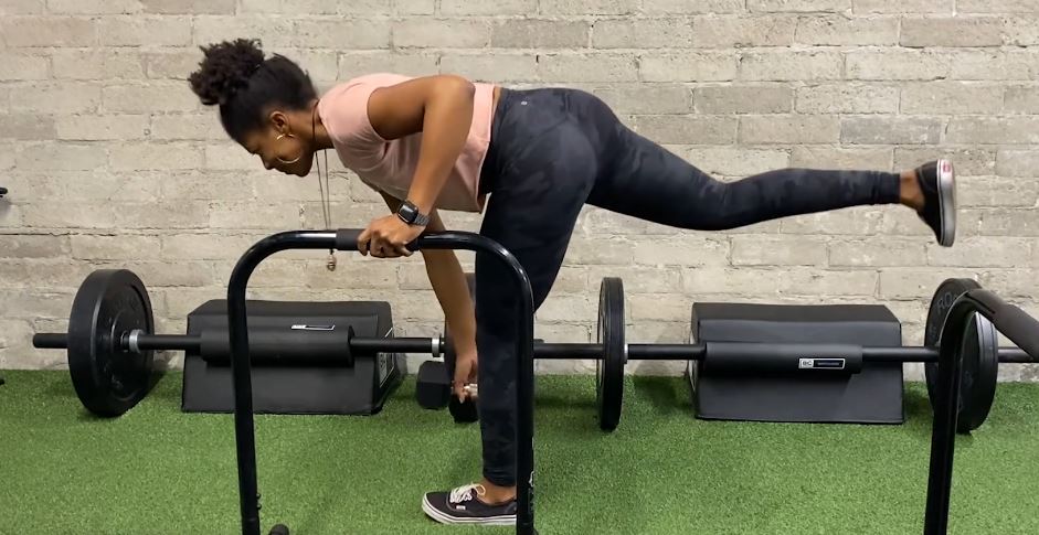 Single-Leg Romanian Deadlift: Proper Technique, Benefits & Unilateral ...