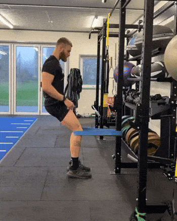 Spanish Squat: Proper Technique, Benefits, and Knee-Friendly Quad Strength