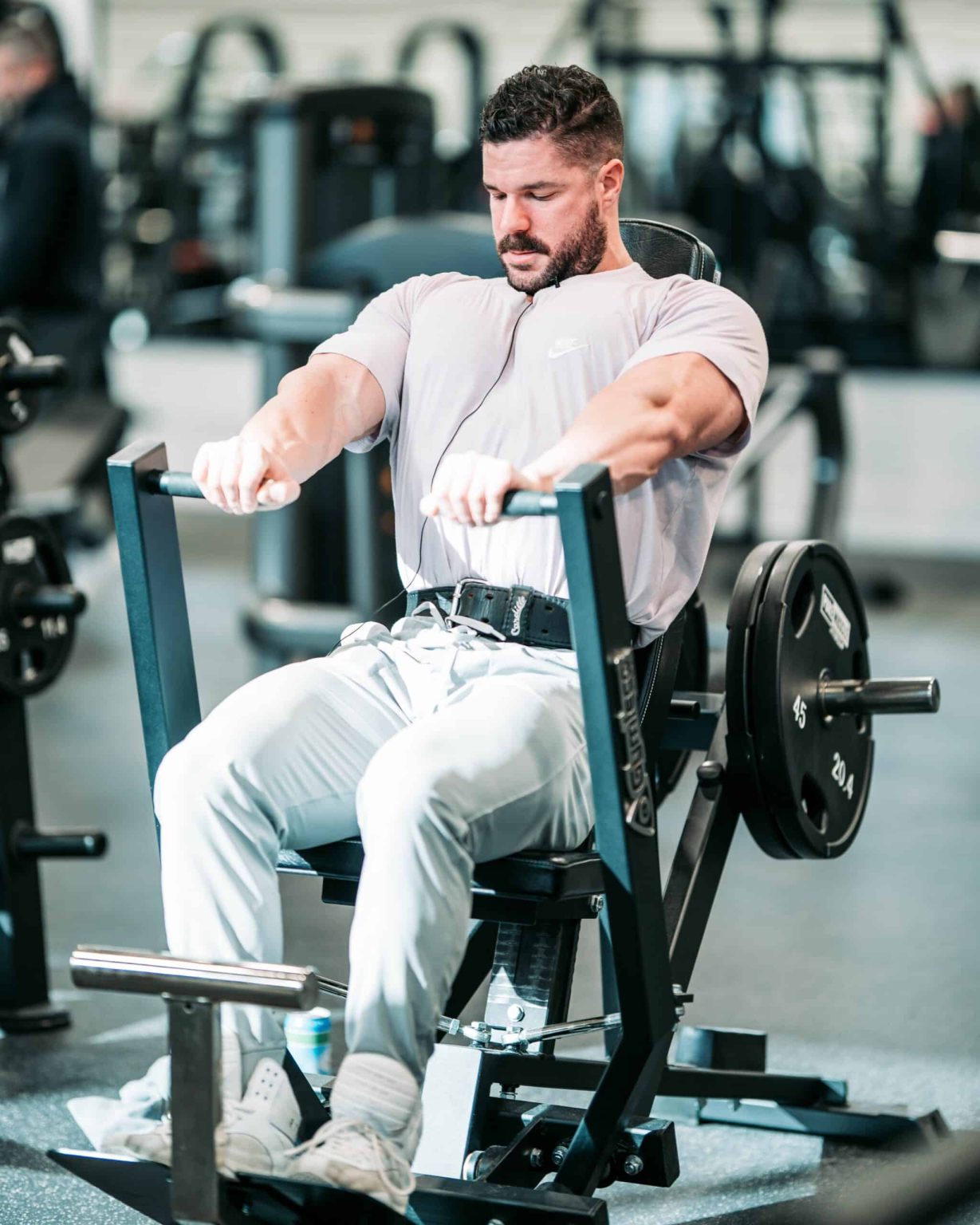 Machine Chest Press: Proper Technique, Muscles Worked, Benefits ...